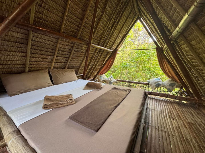 Tropical Riverside Treehouse - Coron