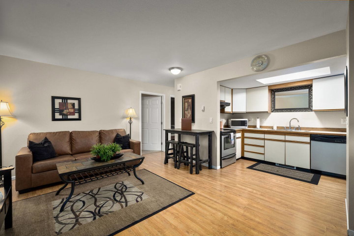 Downtown Condo! 2 Blocks To Shops And Restaurants - Whitefish, MT