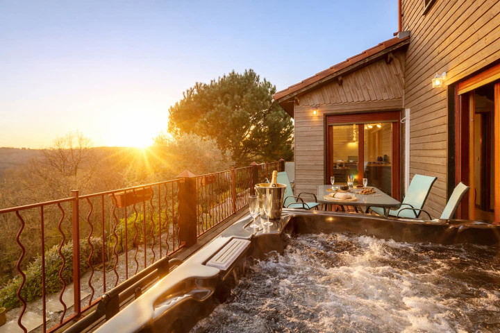 View, Jacuzzi & Sunset  Air Conditioning, Baby Room - France