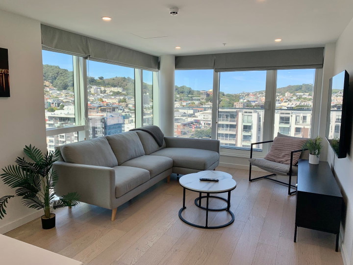 Pure Luxury With Views, Pool, Gym And Carpark - Wellington