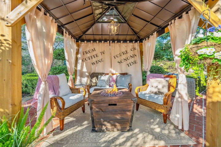Farmhouse Vine. Estate Retreat In Premier Sonoma Wine Region - Santa Rosa, CA