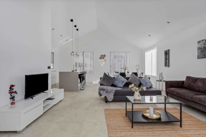 Luxury 2br Apartment  2nd Floor Kartuli + Parking - Reikiavik