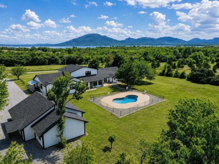 Cozy Mountains Retreat W/ Pool-near Medicine Park - Lake Lawtonka, OK
