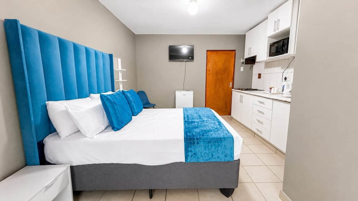 Maxixi Blue Room - Westonaria