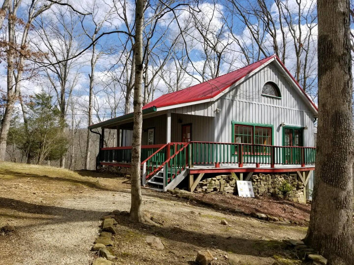 Dragonfly Hill Cabin | Hot Tub  Firepit  Hilltop - Nashville, IN