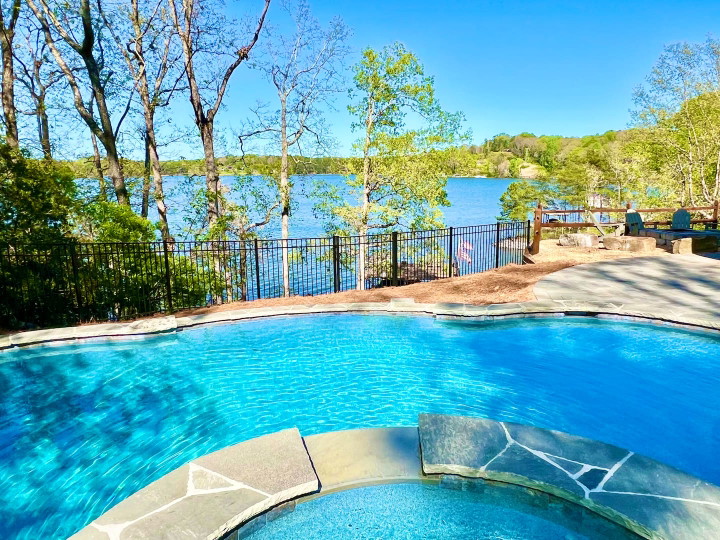 Lakehouse Retreat W/ Pool, Dock, Firepit, Hottub - Gainesville, GA