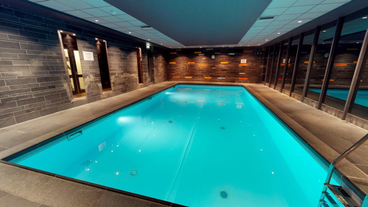 Enjoy Onsite Dining, Pool, & Free Parking In Zeist - Zeist