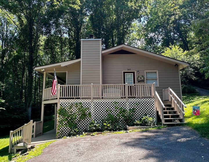 Cozy Cabin Tucked Away In Waynesville - Maggie Valley, NC