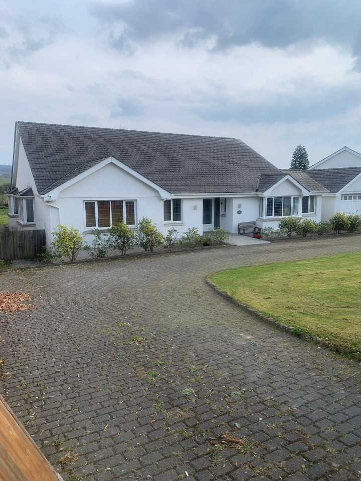 A Large Spacious Family House. - Llandeilo