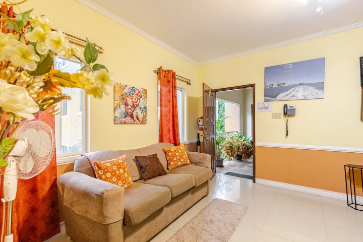 Harry And Anns Uptown  Apartment, Secure, Central - Kingston
