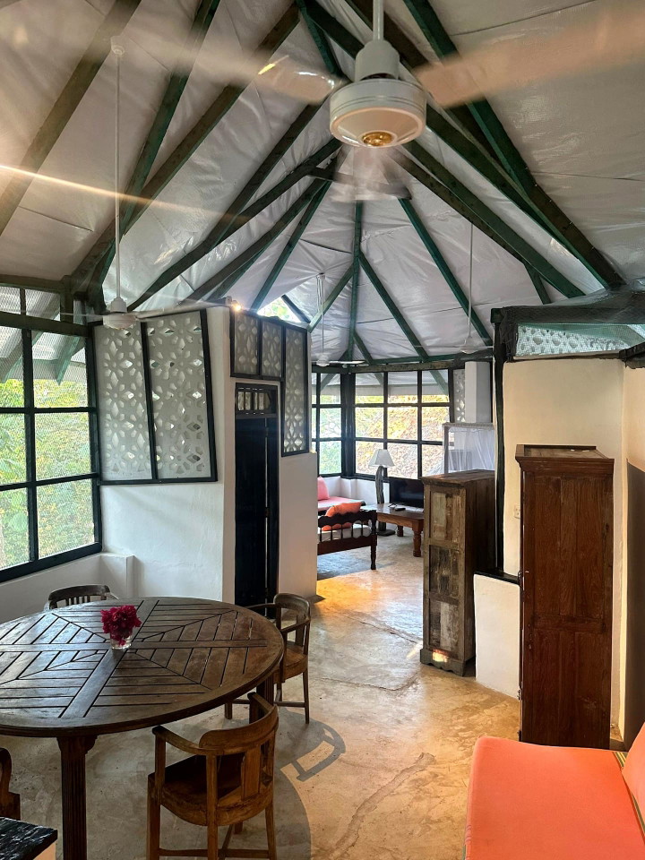 Beachfront Cosy 2-bedroom Hibiscus Cottage - Diani Beach