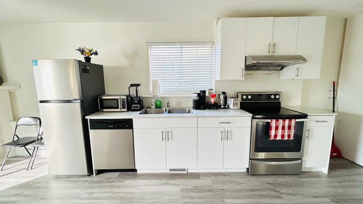 Entire Bright Walkout Basement 2-bedroom -