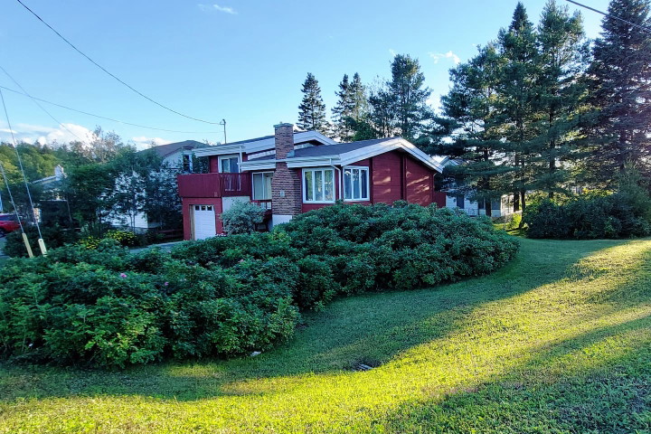Red House With A Lakeview - Wawa