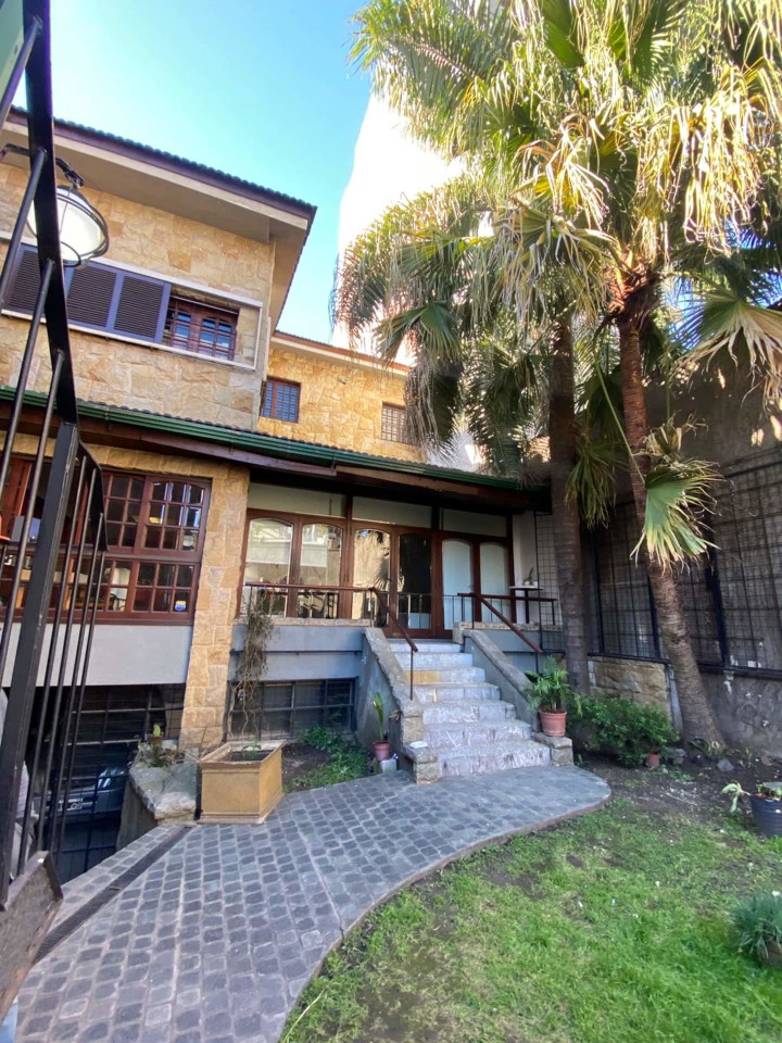 Casa En Pichincha Con Piscina. Bv Oroño Y El Río - Rosario
