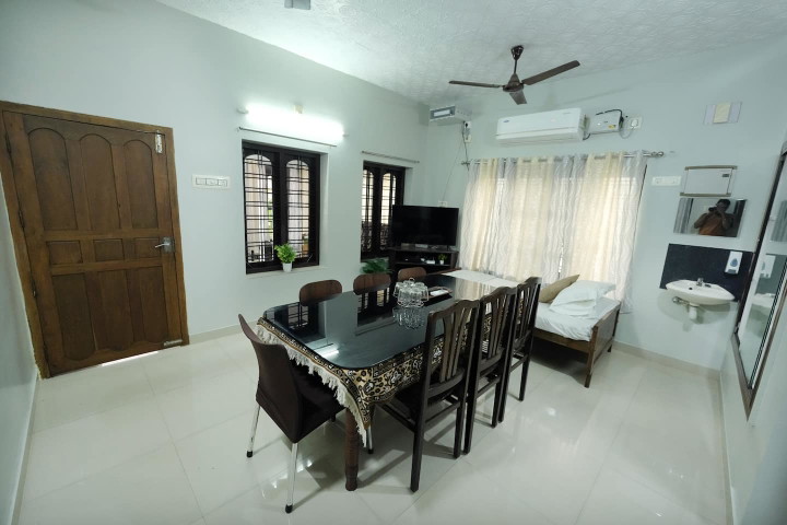 Home In Thrissur - Just 500 Mtrs From Railway Stn. - Thrissur