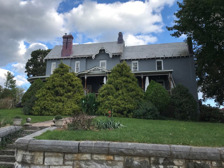 Updated Victorian Welcomes You & Your Pets - Staunton, VA
