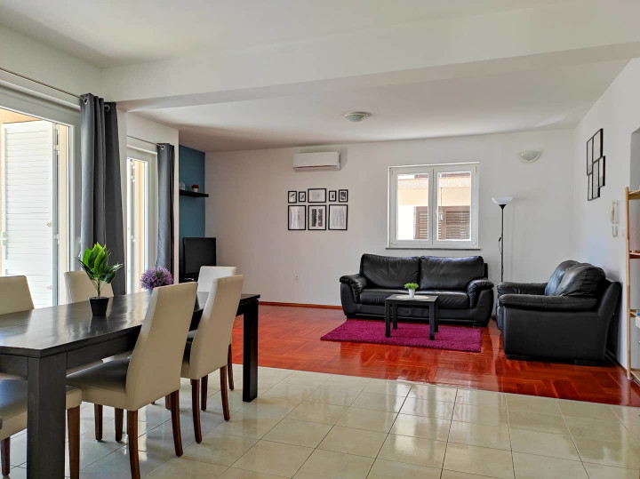 Spacious & Peaceful  Apartment Close To Sea - Šibenik