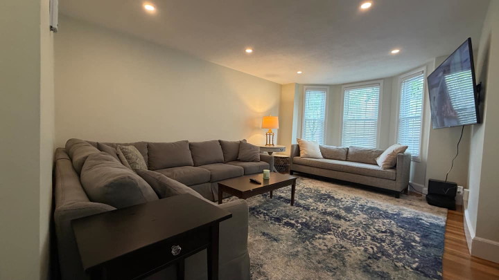 Southie 3 Bed House W/ Back Patio - 보스턴