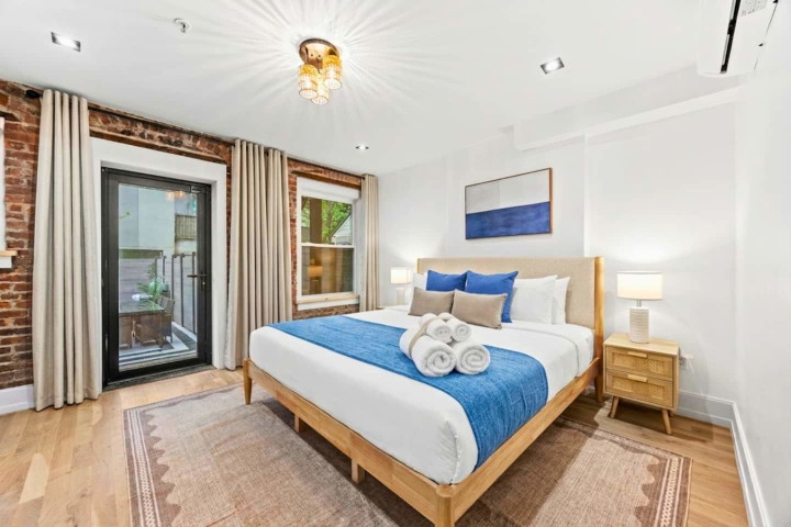 Manhattan Group Stay | Private Yard + Theater Room - New York