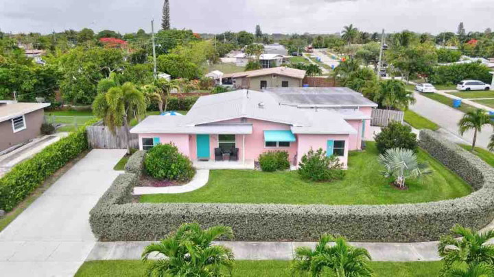 Lantana 1 Bd. Apartment - Boynton Beach, FL