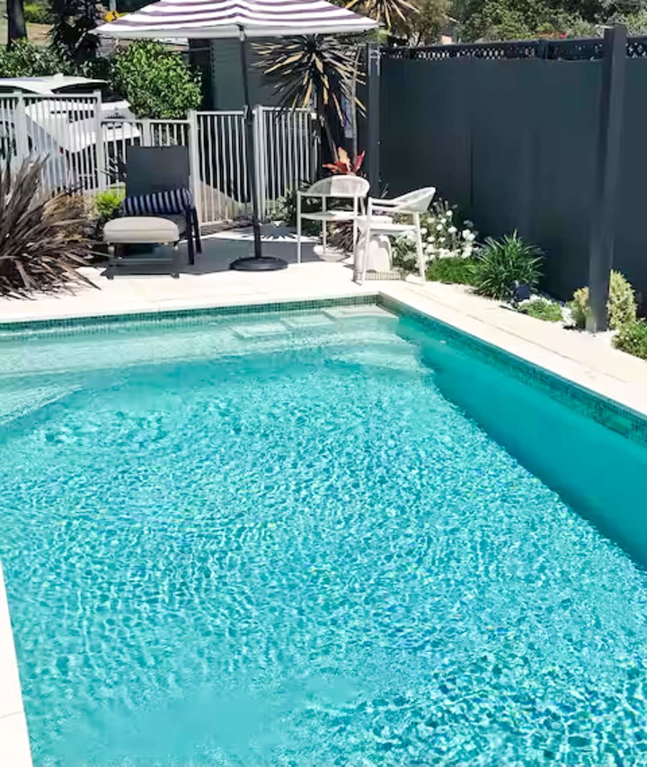 Private Heated Pool Retreat With Lake Views - Newcastle
