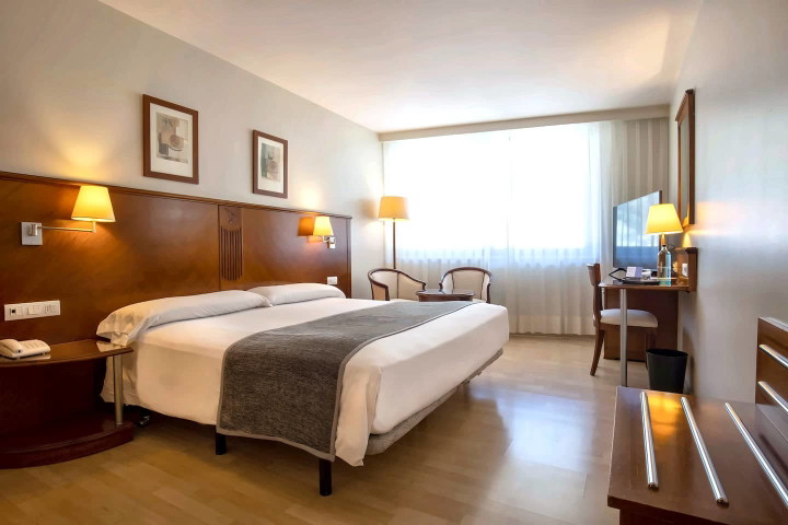 Room For 2 Near Caldea Spa & Ski Shuttle - Andorra
