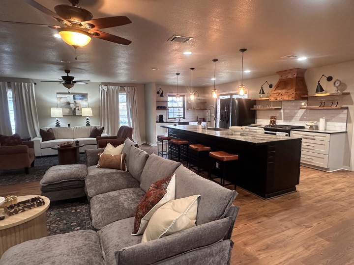 La Maison Qui Ne Perd Jamais Son Feuillage - Bartlesville, OK