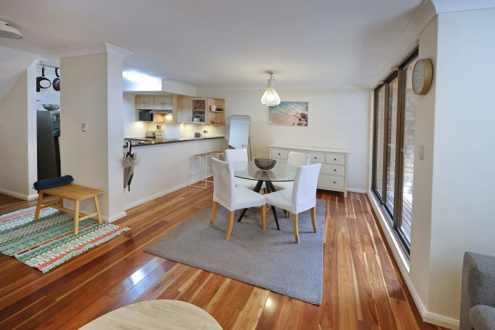 5 Minutes Walk Central Station + Parking 2 Bedroom - Surry Hills