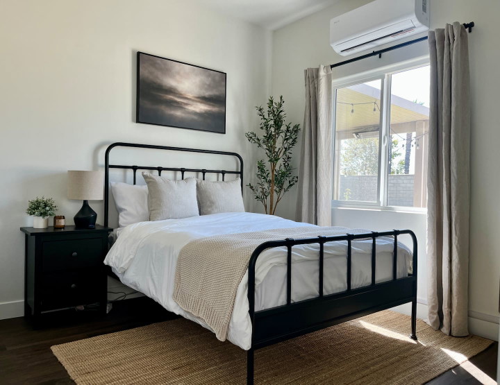 Private Farmhouse Guesthouse Kitchen + Laundry - Fontana, CA