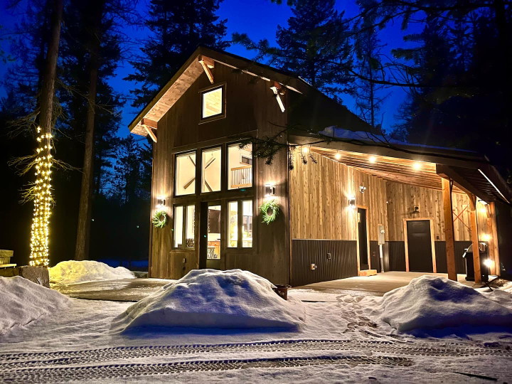 Private Tamarack Cabin & Hot Tub - Columbia Falls, MT