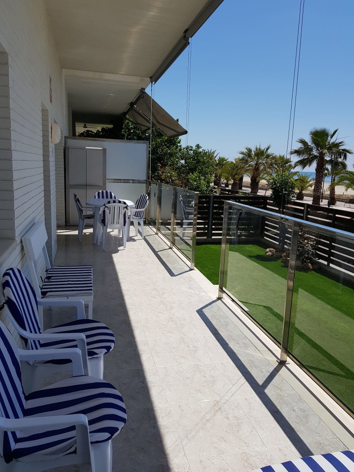 Nice, With Terrace And Garden Infront Of The Sea. - Villanueva y Geltrú