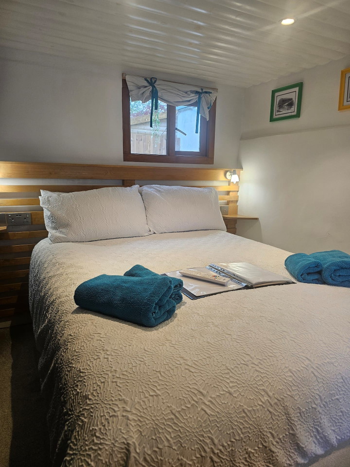 Ava Burrow: Cosy Coastal Hideaway + Garden - Mevagissey