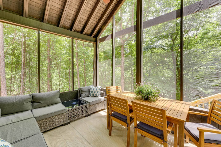 Family-friendly Dadeville Cabin W/ Hot Tub & Porch - Lake Martin, AL