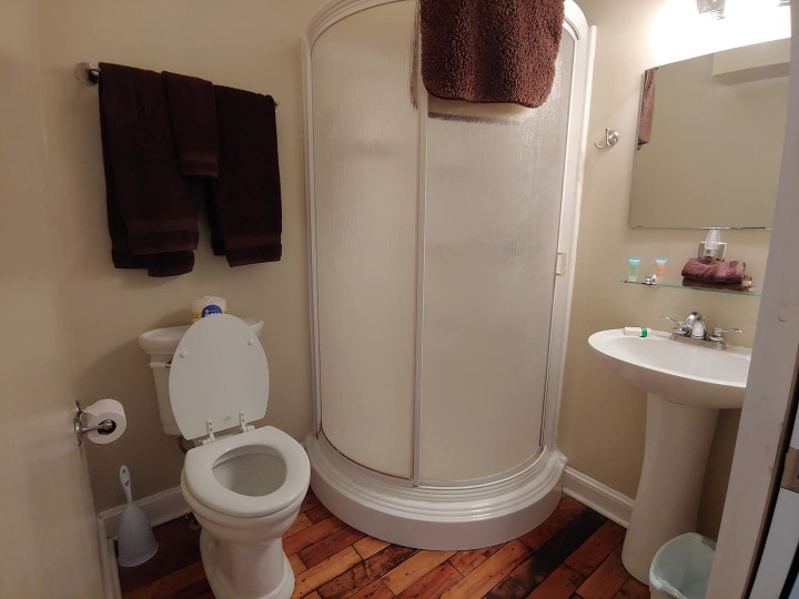 Iron Horse Station - Pullman Room 204 - Hot Springs, NC