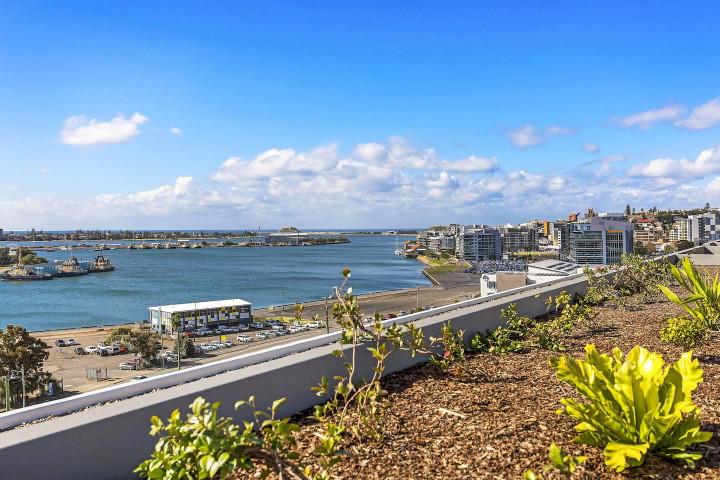 1 Bedroom Apartment With Harbour Views - Newcastle