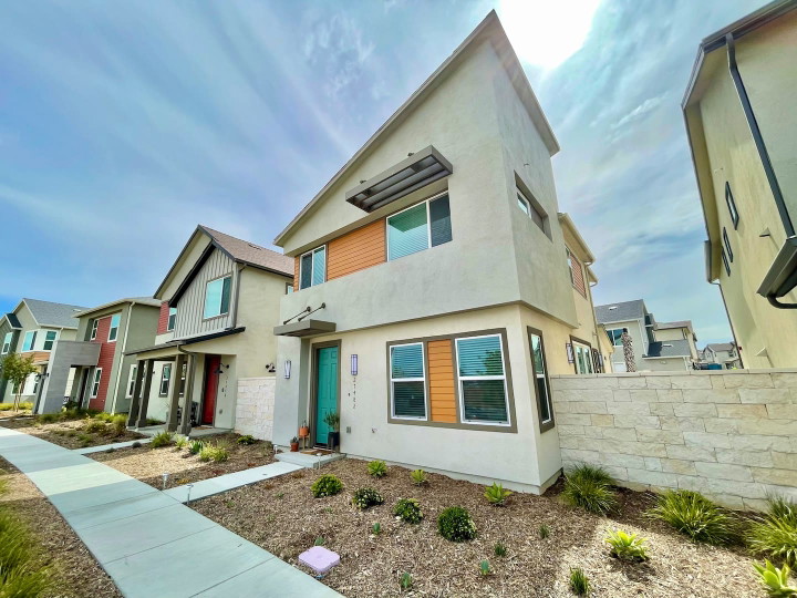New Construction-30 Day Minimum-lux Yard With Spa - Santa Clarita, CA