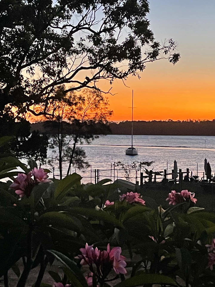 Tideview House -Waterfront, 3 Bedroom Home - Yamba