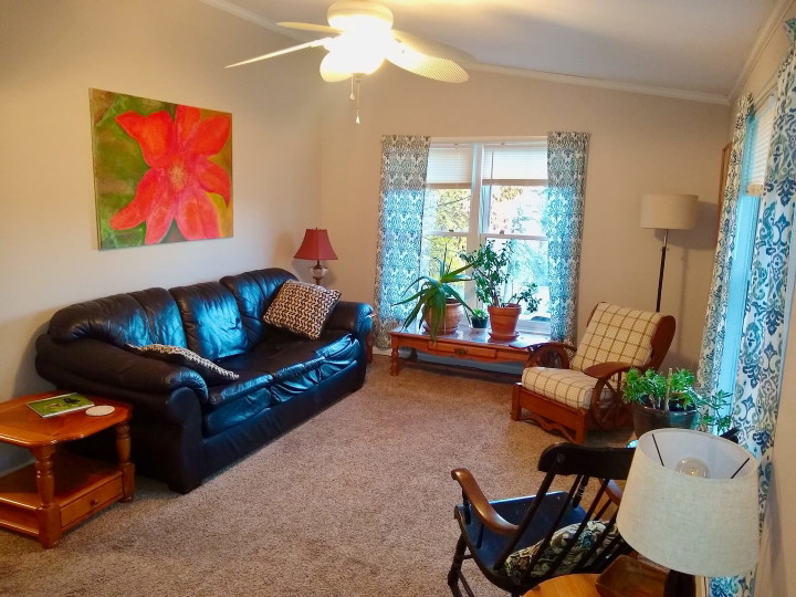 Cheerful 3 Bedroom West Hill Ithaca City Home - Ithaca, NY