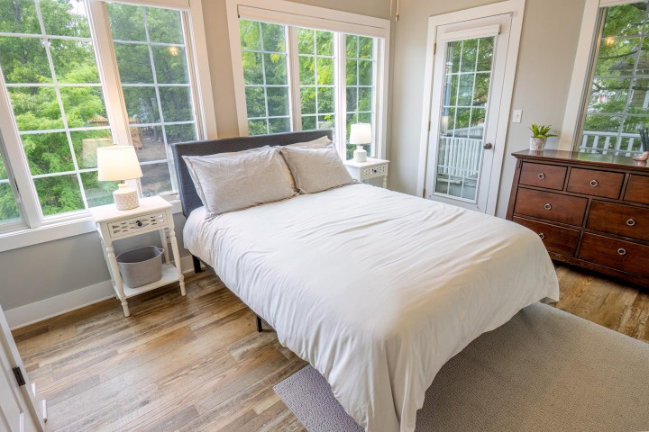 6 Bed In Beachwalk Resort W/pool, Lake, Golf Cart - Michigan City, IN