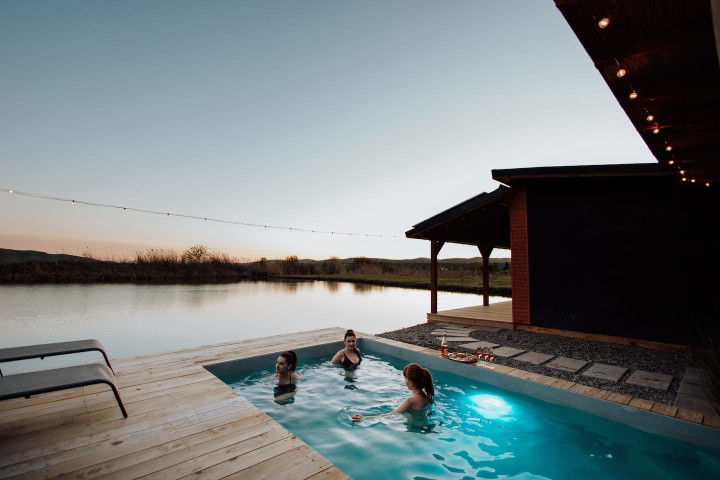 Transylvanian Lakehouse 
-Heated Pool Included- - Roumanie