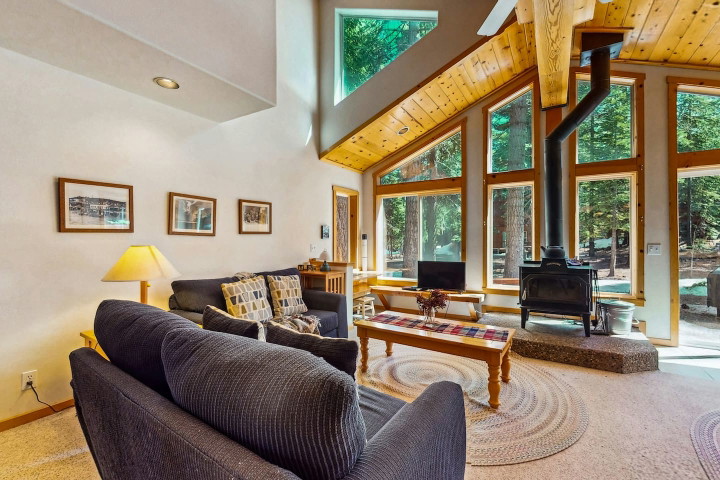 Skiing 3br Mountainview Dog Friendly | Pool - Truckee, CA