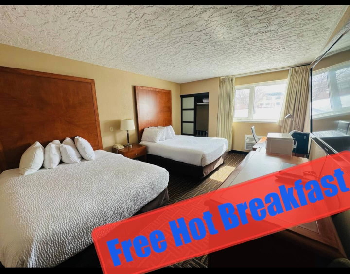 2 Queen Beds In Hotel - Medicine Hat