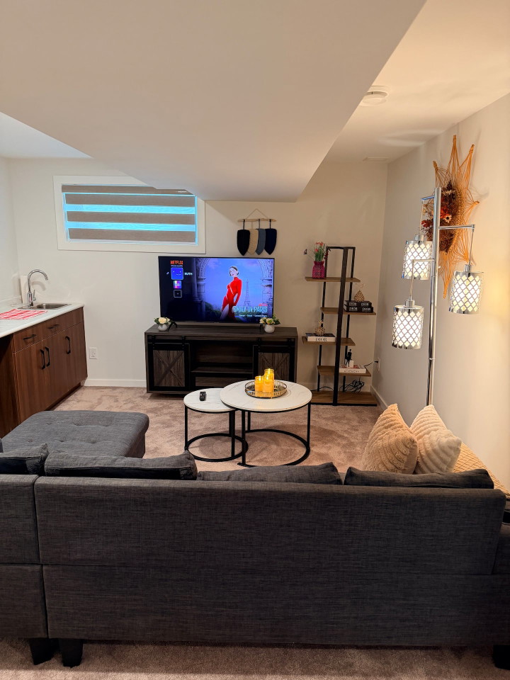 Cozy And Stylish Private Basement Suite - Winnipeg