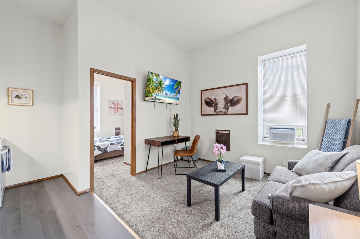 St Joseph Historic Apartment With Workspace, Wifi - Saint Joseph, MO