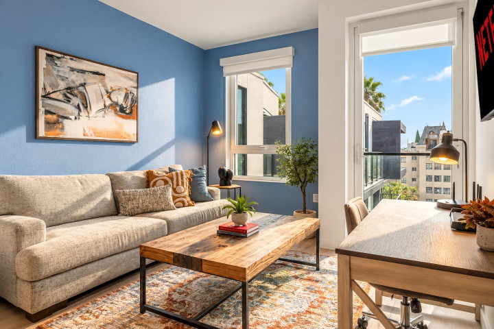 La Wilshire Luxury Living | Rooftop, Pool + Gym - Los Angeles