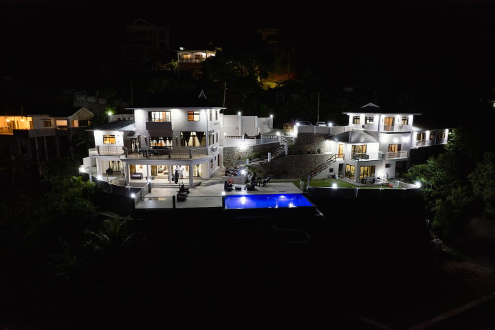Maison L'horizon: Spacious Two-bedroom Apartment - Victoria