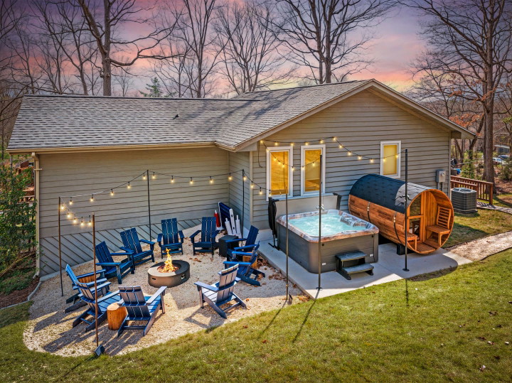 Sleeps 14 | Hot Tub, Sauna, Movie Room & Arcade - Massanutten, VA