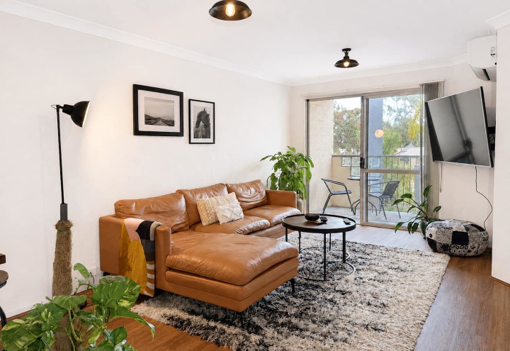 Stylish Poolside Apt | King Bed + Parking - Fremantle