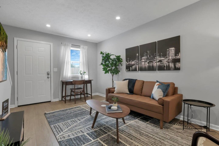 Urban Townhouse Near Downtown | 2br + W/d - Columbus, OH