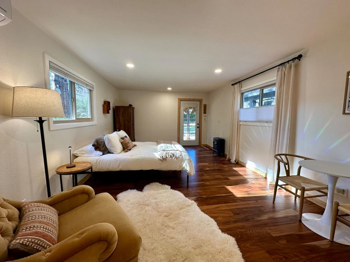 Cozy Private Studio With Deck  Walk To Downtown - Grass Valley, CA